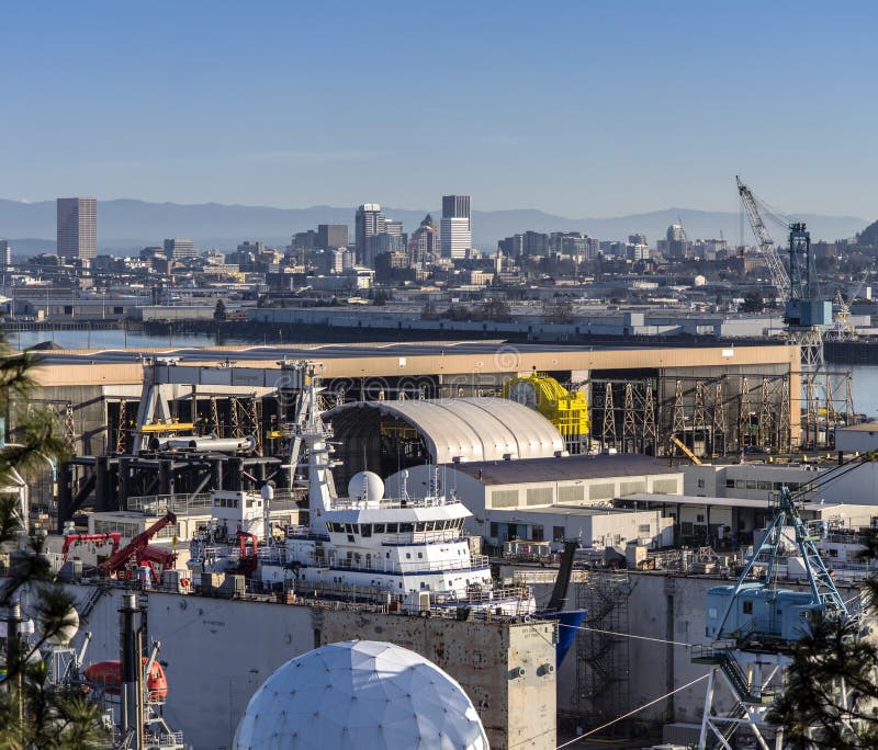 Shipyards and Portland Oregon Skyline Stock Image - Image of northwest ...