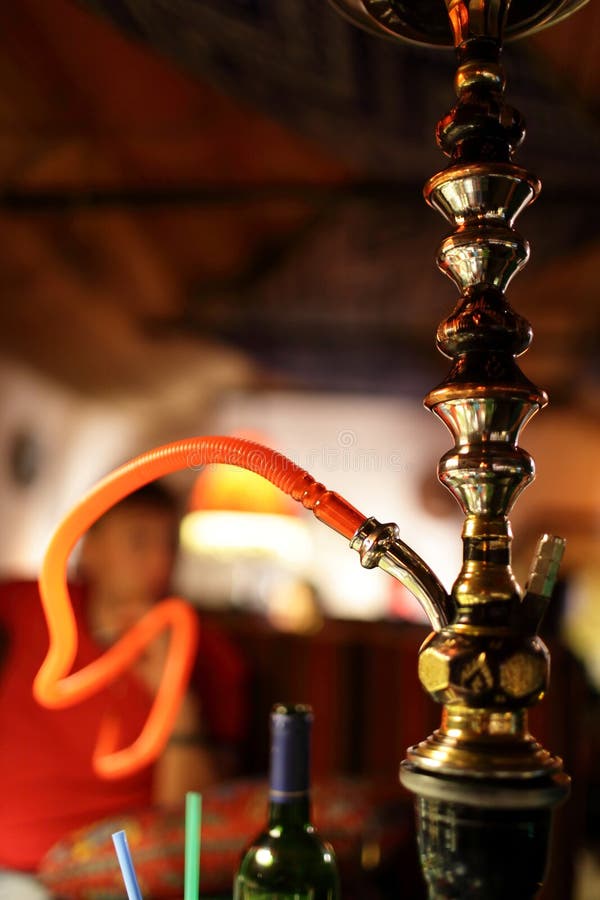 Shisha 库存图片. 图片 包括有 颜色, 餐馆, 目的地, 抽烟, 人们, 场面, 水烟筒, 设备 - 47521723