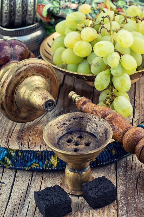 Shisha Con El Aroma Con Sabor a Fruta Foto de archivo - Imagen de ...