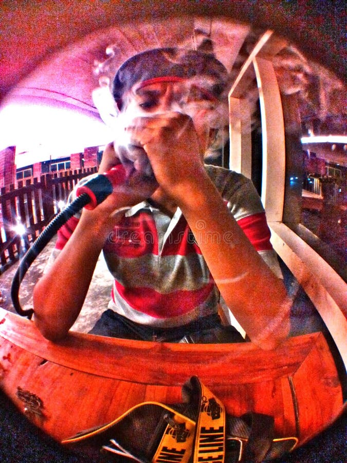 Shisha do fumo foto editorial. Imagem de fumo, elevado - 66836596