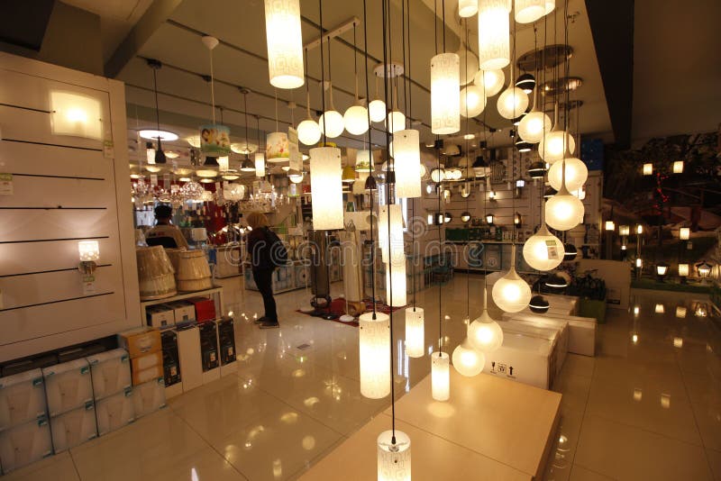 Shop selling lamps editorial photo. Image of interior - 39164186