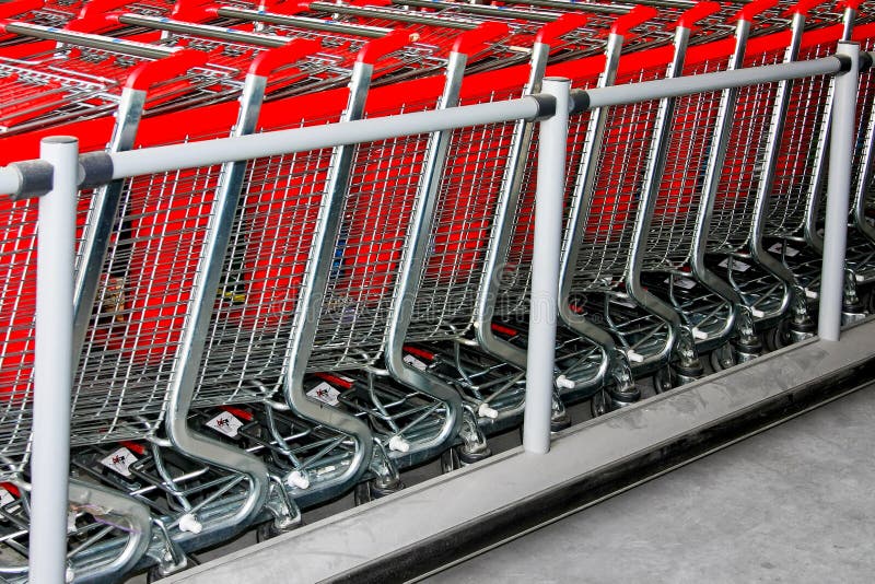 Lidl shopping carts editorial photography. Image of lidl - 41073527