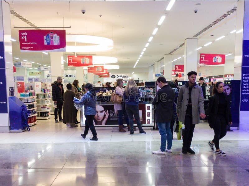 Shopping centre editorial photography. Image of shop - 83812567