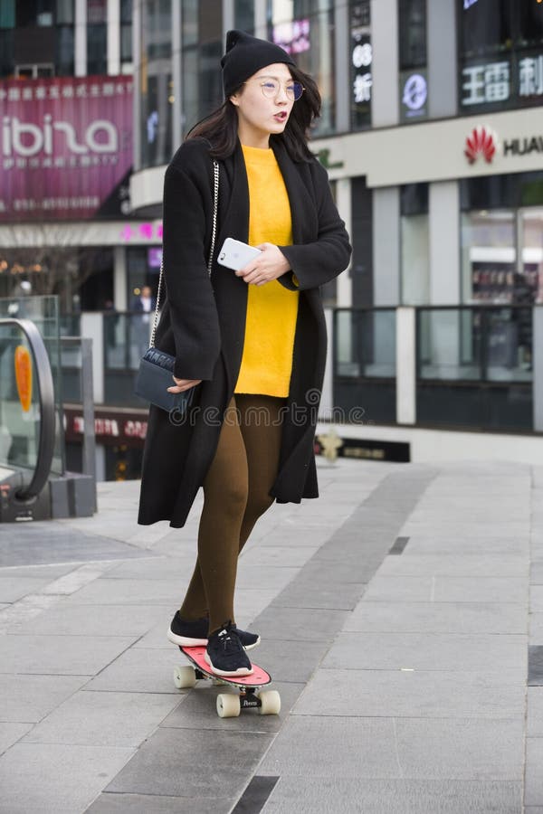 A shopping girl editorial photo. Image of shopping, portrait - 82327281