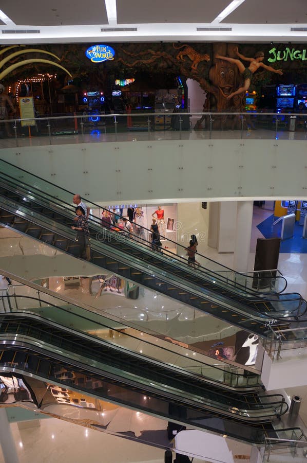 Shopping mall editorial photography. Image of building - 45748912