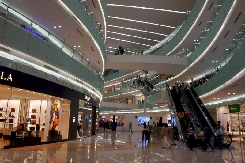 Shopping mall editorial photo. Image of daylighting, lobby - 45749121