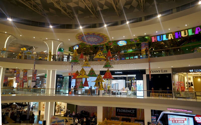 Shopping mall editorial photo. Image of visiting, mall - 56521046