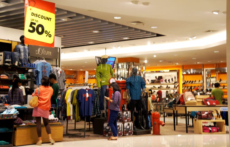 Shopping mall editorial photography. Image of resident - 38689767