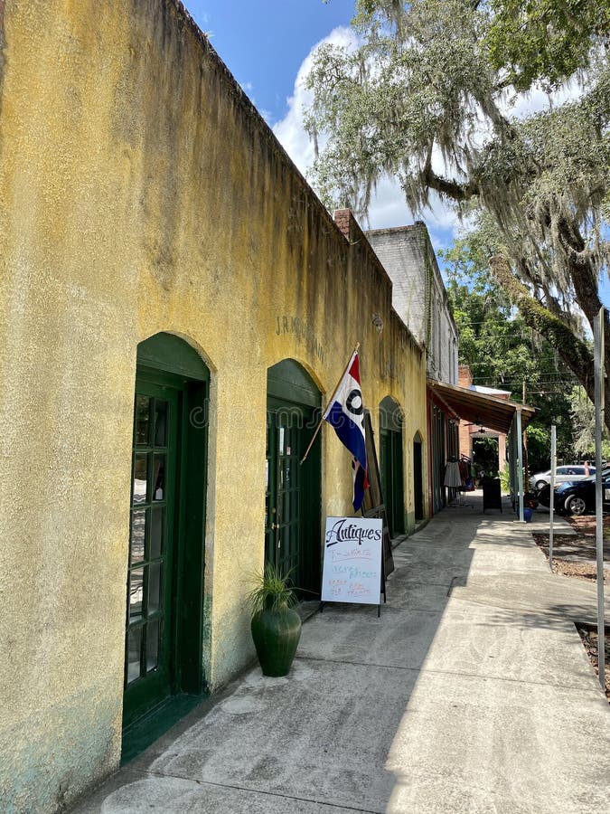 Shopping in Micanopy Florida Editorial Stock Image - Image of street ...