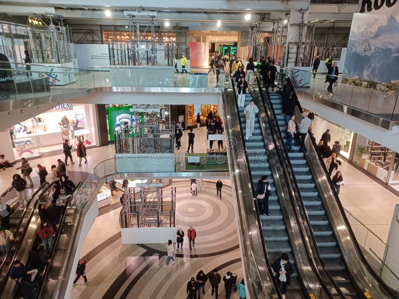 Shopping Outlet Interior View Editorial Image - Image of building ...