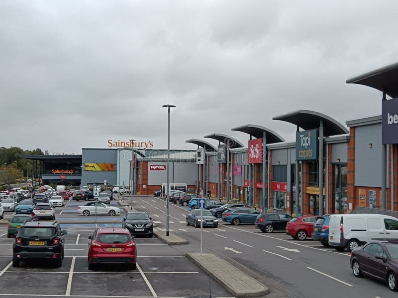 Shops in a retail park editorial stock photo. Image of tapi - 342867083