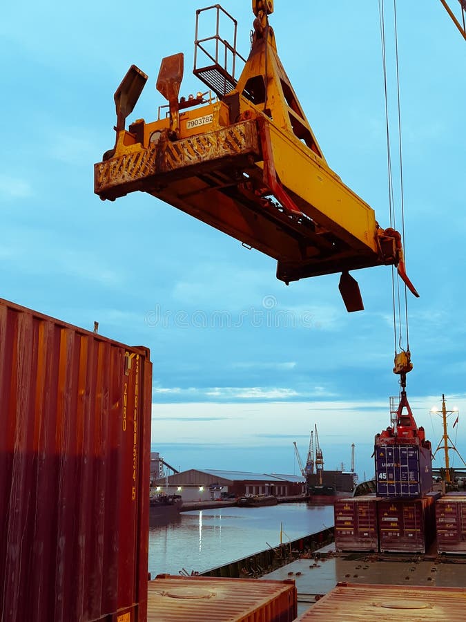 Shore Crane Loading Containers in Freight Ship Editorial Photo - Image ...