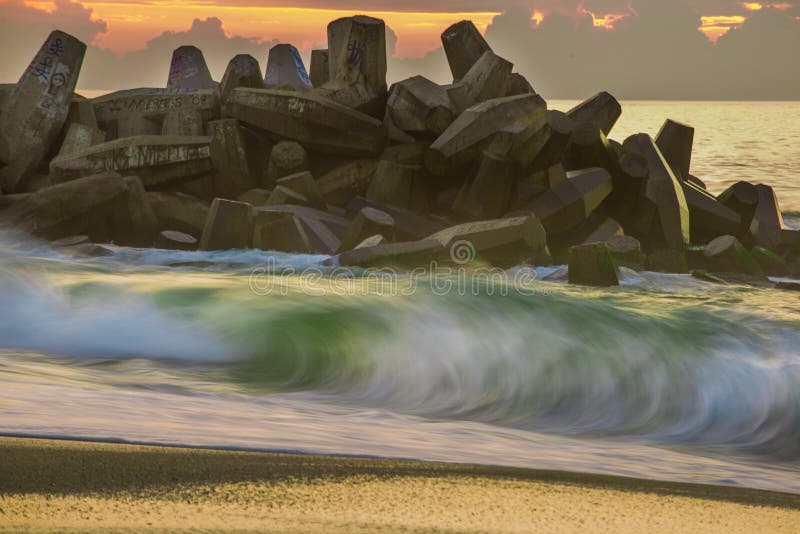 Shorebreak stock photo. Image of breaking, waves, shorebreak - 94670786