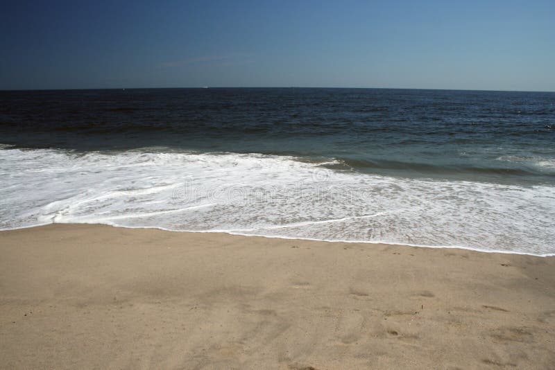 Shoreline stock image. Image of shoreline, beachsand, water - 3101669