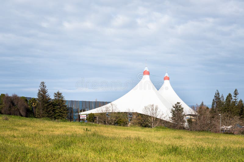 Shoreline Amphitheatre in Mountain View Editorial Image - Image of host ...