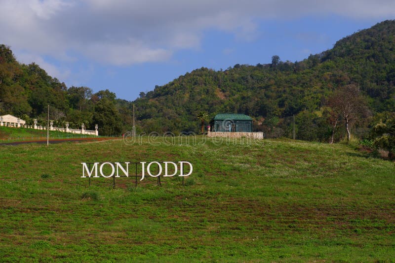 Fall Vibes: Mon Jodd editorial photography. Image of change - 263064827