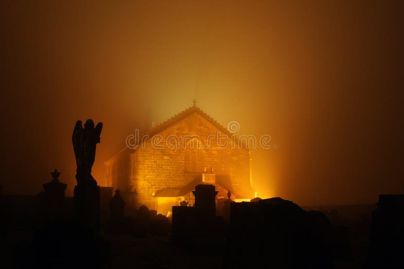 Shotts Kirk in Scotland stock image. Image of graves - 23625735