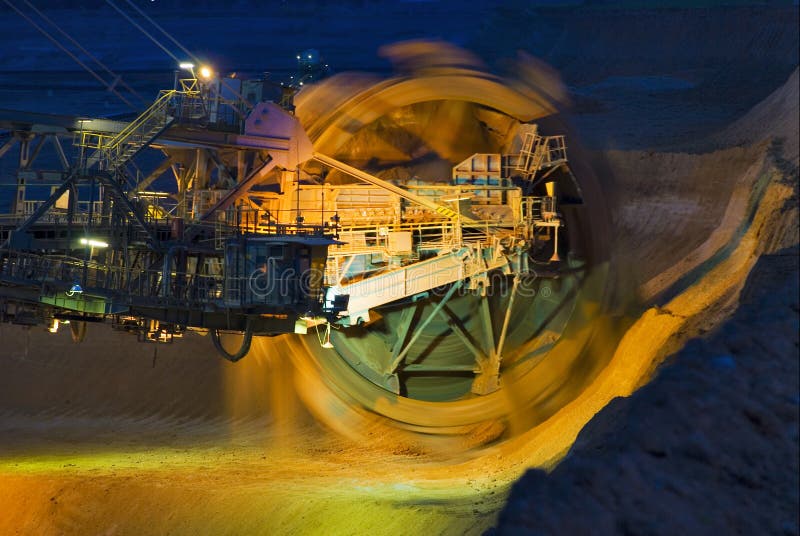 Shovel wheel stock image. Image of stream, dismantling - 12214659