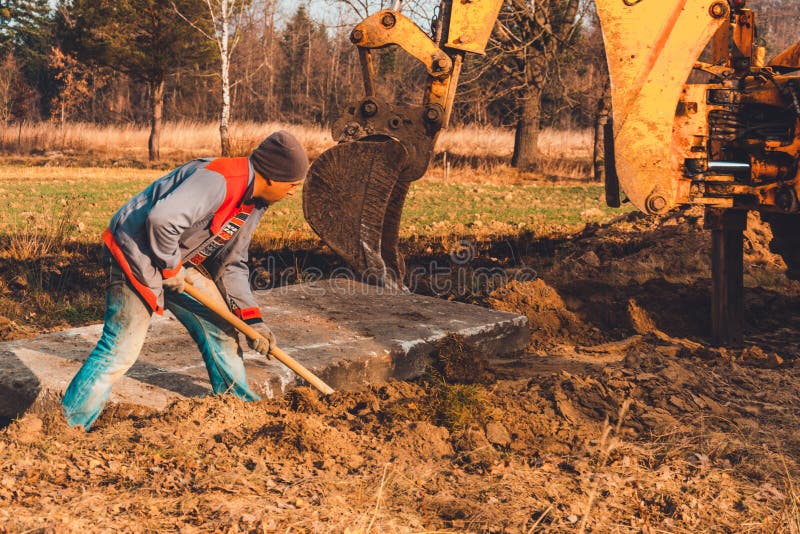 The Shovel Worker Cleans the Soil after Digging the Excavator, Laying ...