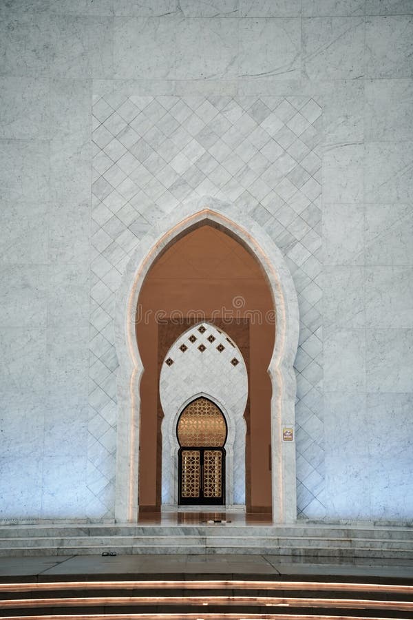 Showing the Doors and Hallways of the Beautiful Sheikh Zayed Grand ...