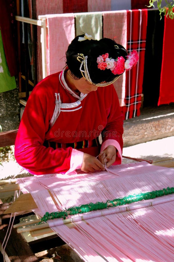 Shu he, China: Woman Weaving at a Loom Editorial Stock Image - Image of ...