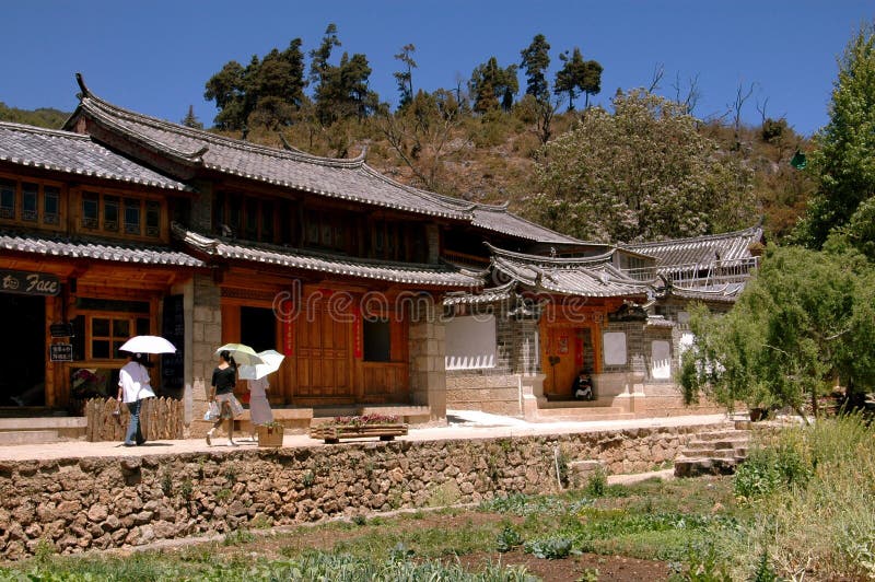 Shu Er, China: Naxi Dorf-Häuser Redaktionelles Stockfoto - Bild von ...