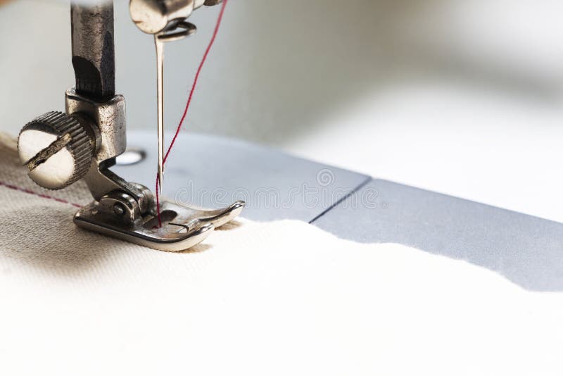 133 Shuttle Close Needle Sewing Machine Stock Photos - Free & Royalty ...