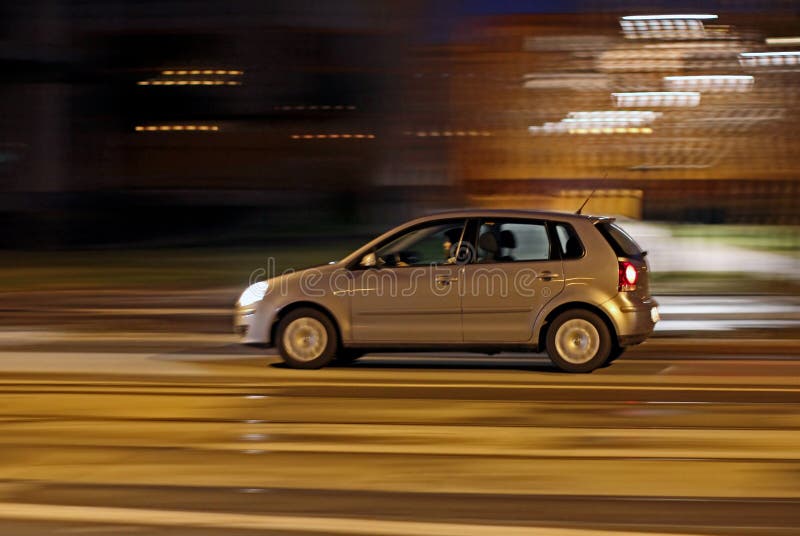 Sich Schnell Bewegendes Auto Stockbild - Bild von stadt, automobil ...