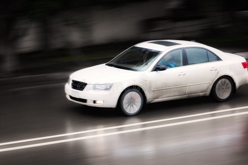 Sich Schnell Bewegendes Auto Redaktionelles Stockbild - Bild von ...