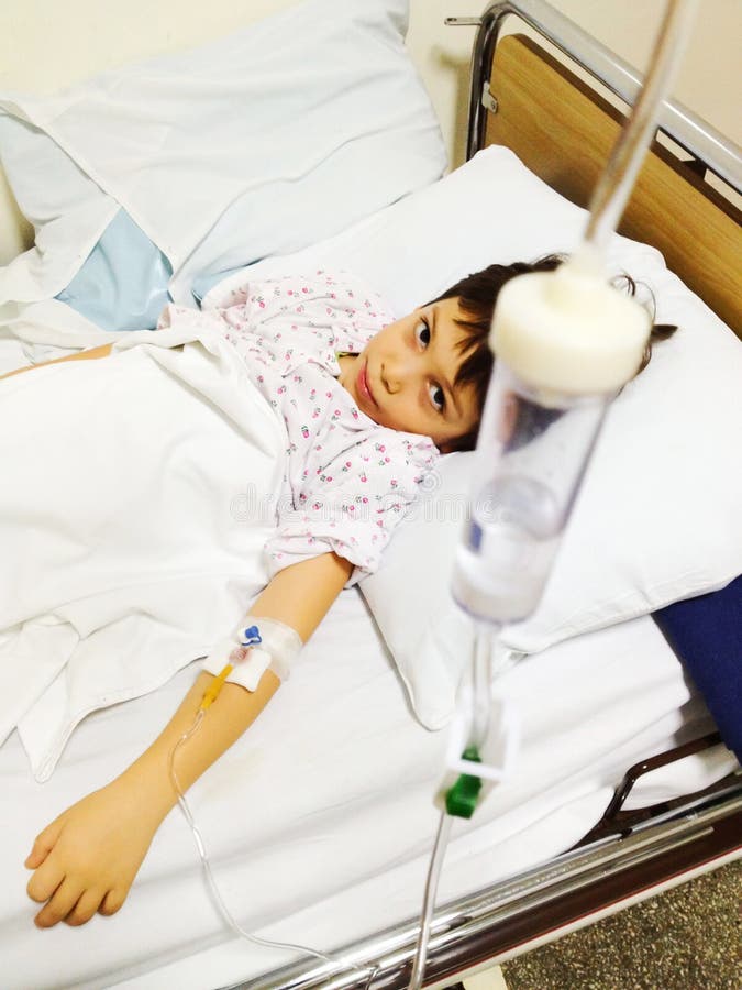 Sick child on hospital bed stock image. Image of parent - 38219549