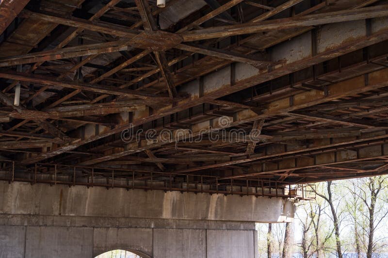 Side and Bottom View of the Structure of the Operating Automobile ...