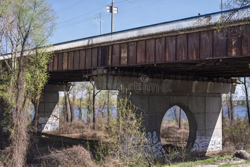 Side and Bottom View of the Structure of the Operating Automobile ...
