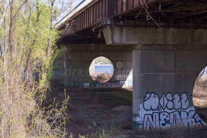 Side and Bottom View of the Structure of the Operating Automobile ...
