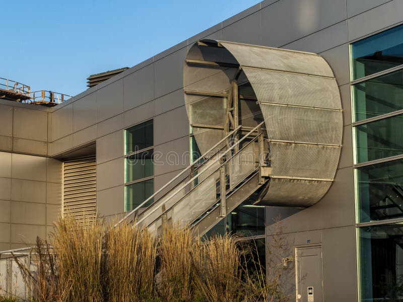 Side Entrance Picture. Image: 27498305