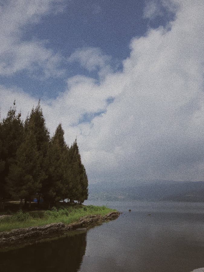 Side lake stock image. Image of lake, mountain, tree - 202584231