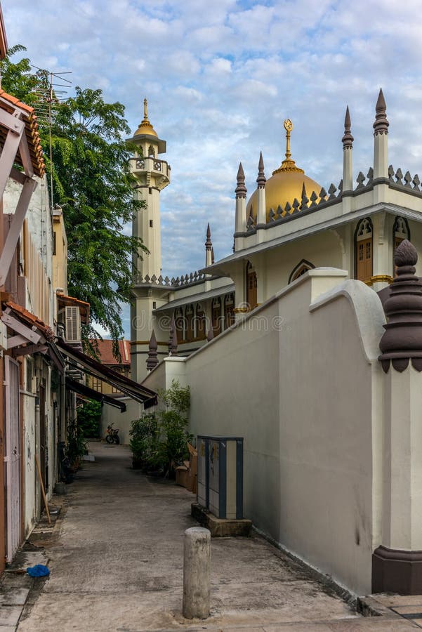 Side Street with View of the Masjid Sultan Mosque Stock Photo - Image ...