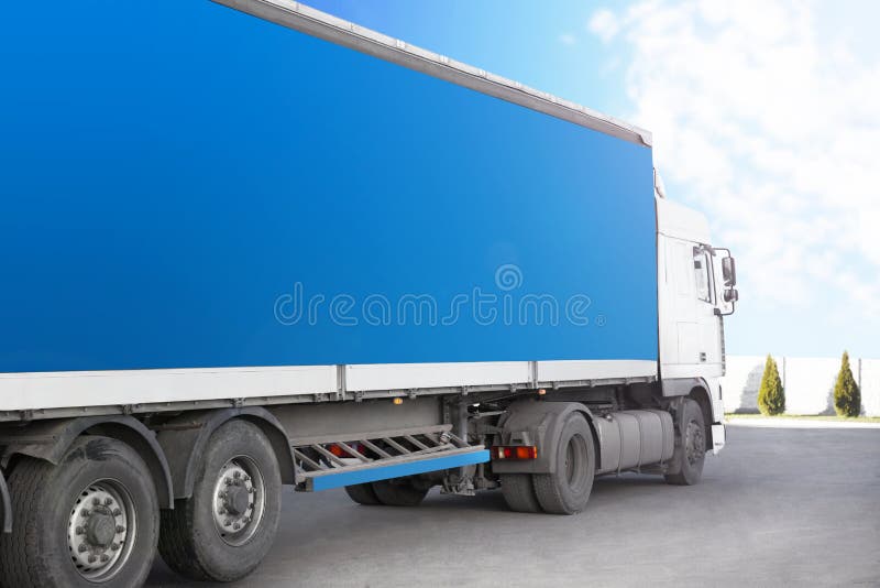 178 Side View Big Blue Trailer Truck Stock Photos - Free & Royalty-Free ...