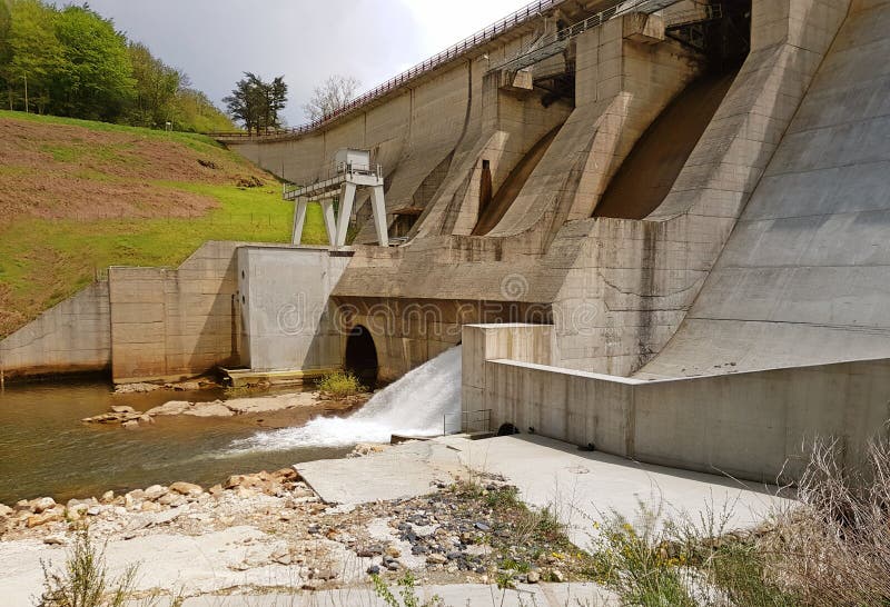 2,196 Side View Dam Stock Photos - Free & Royalty-Free Stock Photos ...