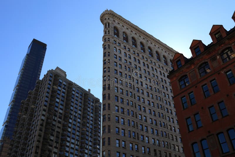 Side View of Flatiron Building Editorial Photo - Image of apartment ...