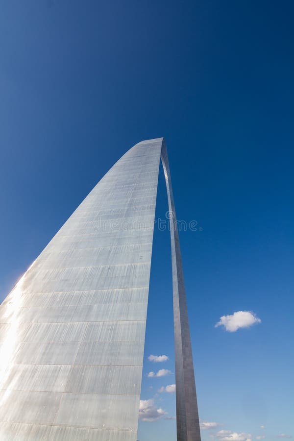 Side View of the St. Louis Arch Portrait Stock Image - Image of ...