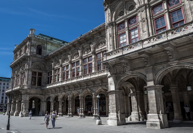 Side View of the State Opera House in Vienna in Austria Editorial Stock ...