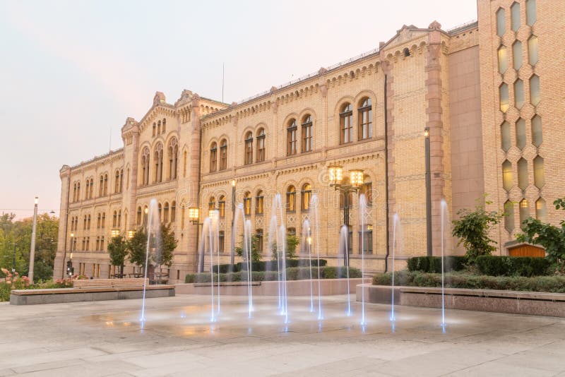 Side View on Storting Building Editorial Photography - Image of statue ...