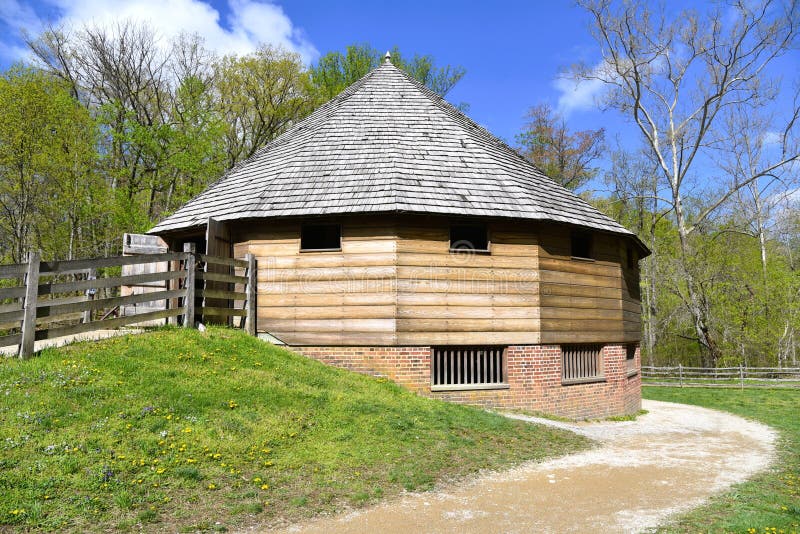 16 Sided Barn at Mount Vernon Stock Image - Image of mount, sided ...