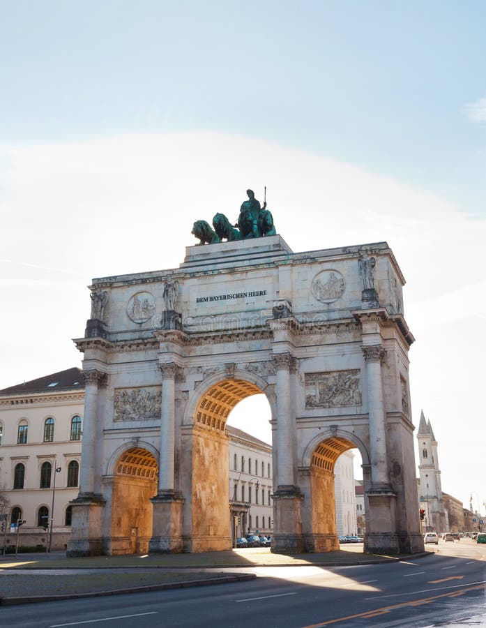 Siegestor (Victory Gate) En Munich, Baviera, Alemania Foto de archivo ...