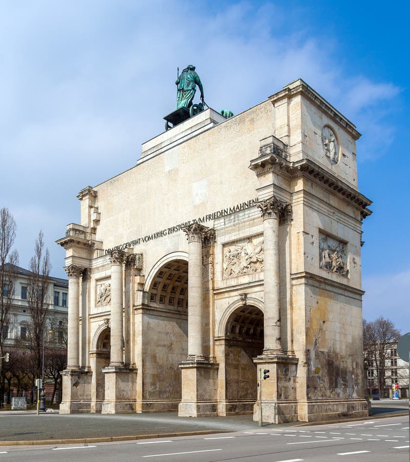 Siegestor (Victory Gate) in Munich, Bavaria, Germany Stock Photo ...
