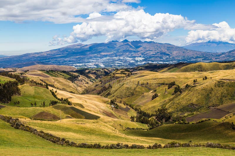 Sierra ecuatoriana foto de archivo. Imagen de paisaje - 105545068