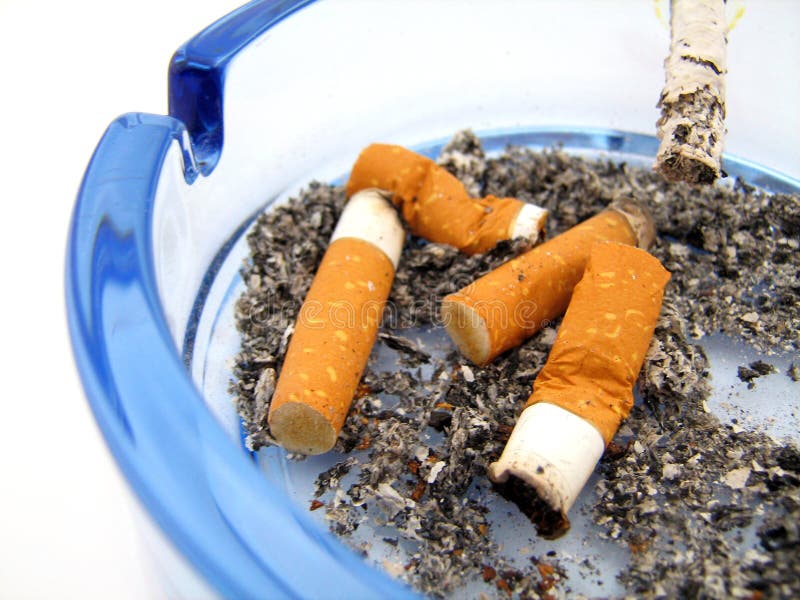 Sigaret stock afbeelding. Image of levensstijl, onderaan - 4290167