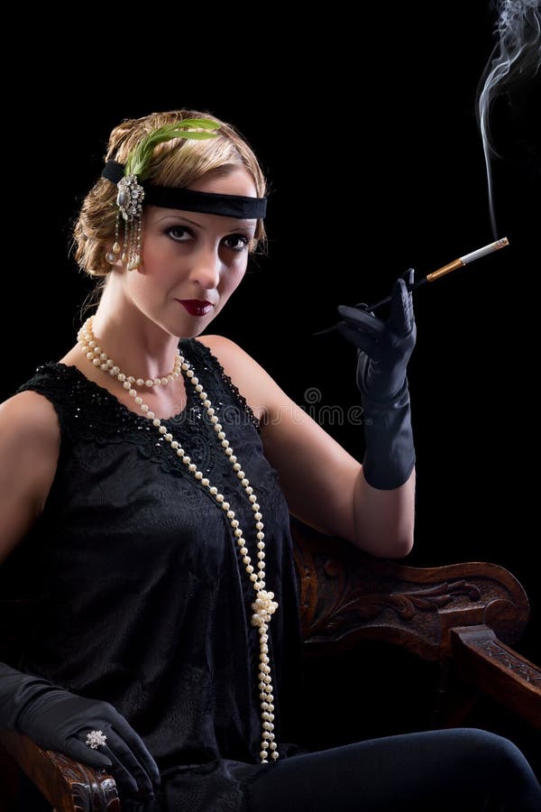 Sigaretta Di Stile Di Anni '20 Immagine Stock - Immagine di lusso ...