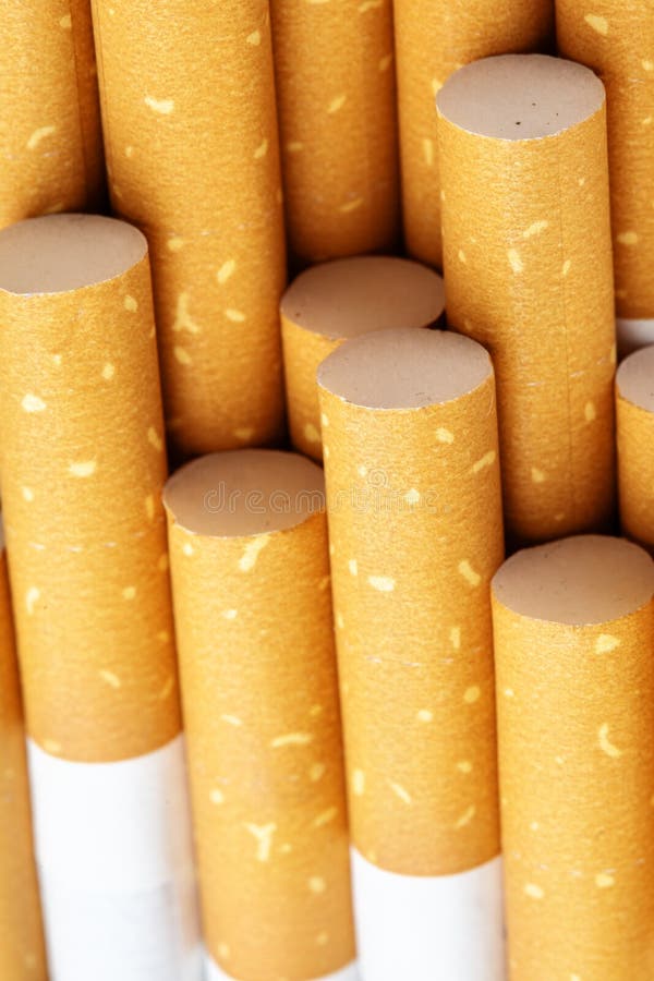 Pacchetto Delle Sigarette All'interno Della Casella Fotografia Stock ...