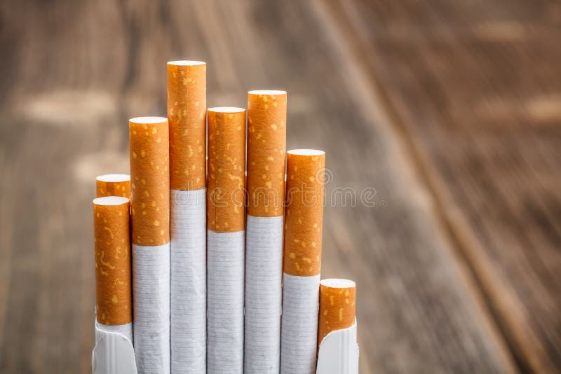 Tabak in sigaretten stock afbeelding. Image of koopwaar - 31727273